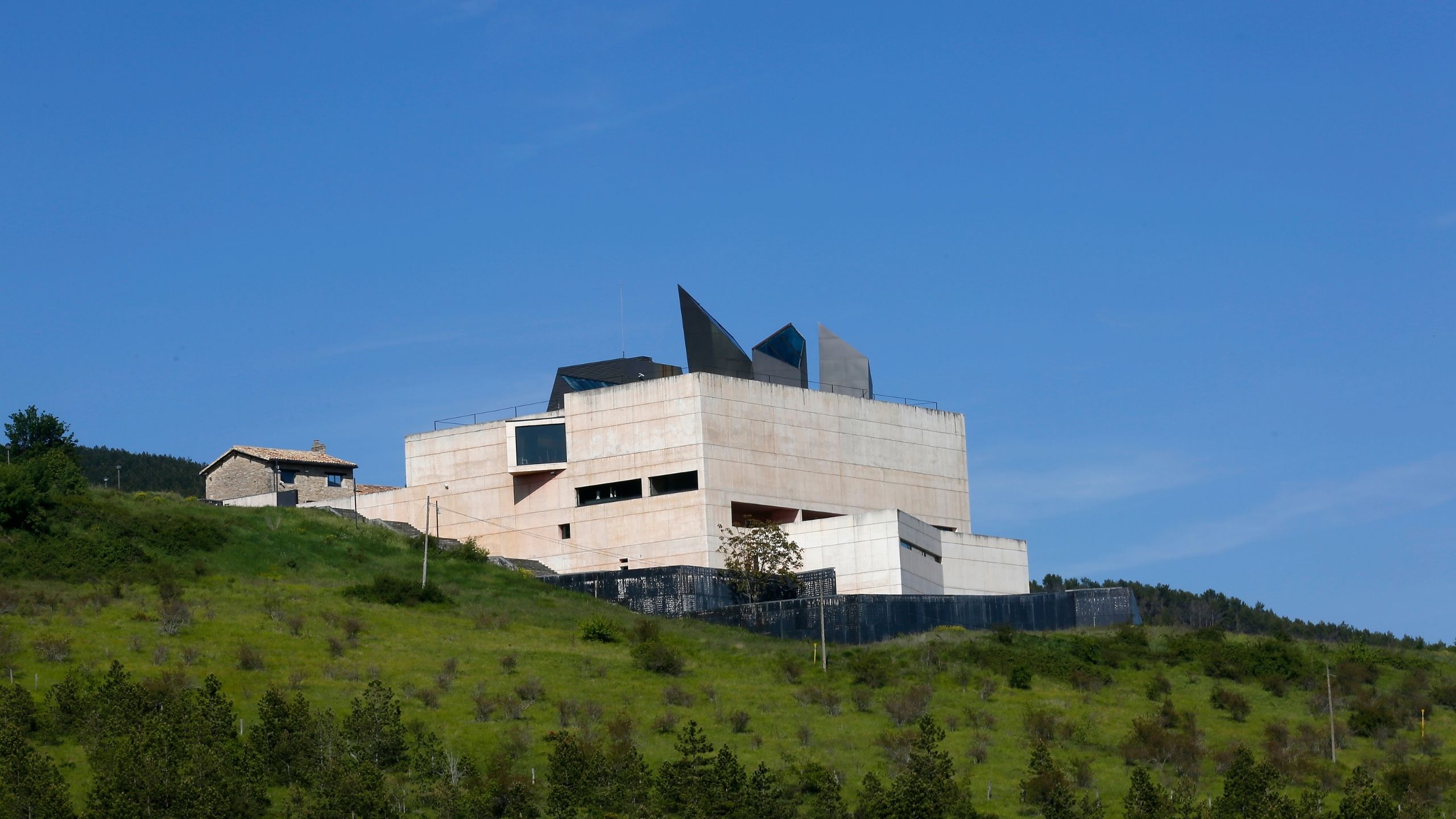 Visita guiada al Museo Jorge Oteiza - Planes | Visit Navarra - Web ...